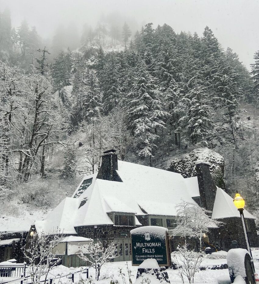 Visit Multnomah Falls this winter – Around Portland Tours